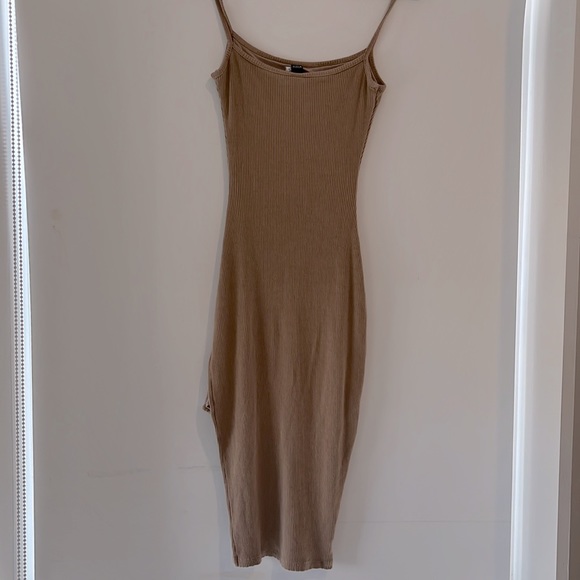 Windsor | Dresses | Windsor Tan Midi Dress With Thigh Slit | Poshmark